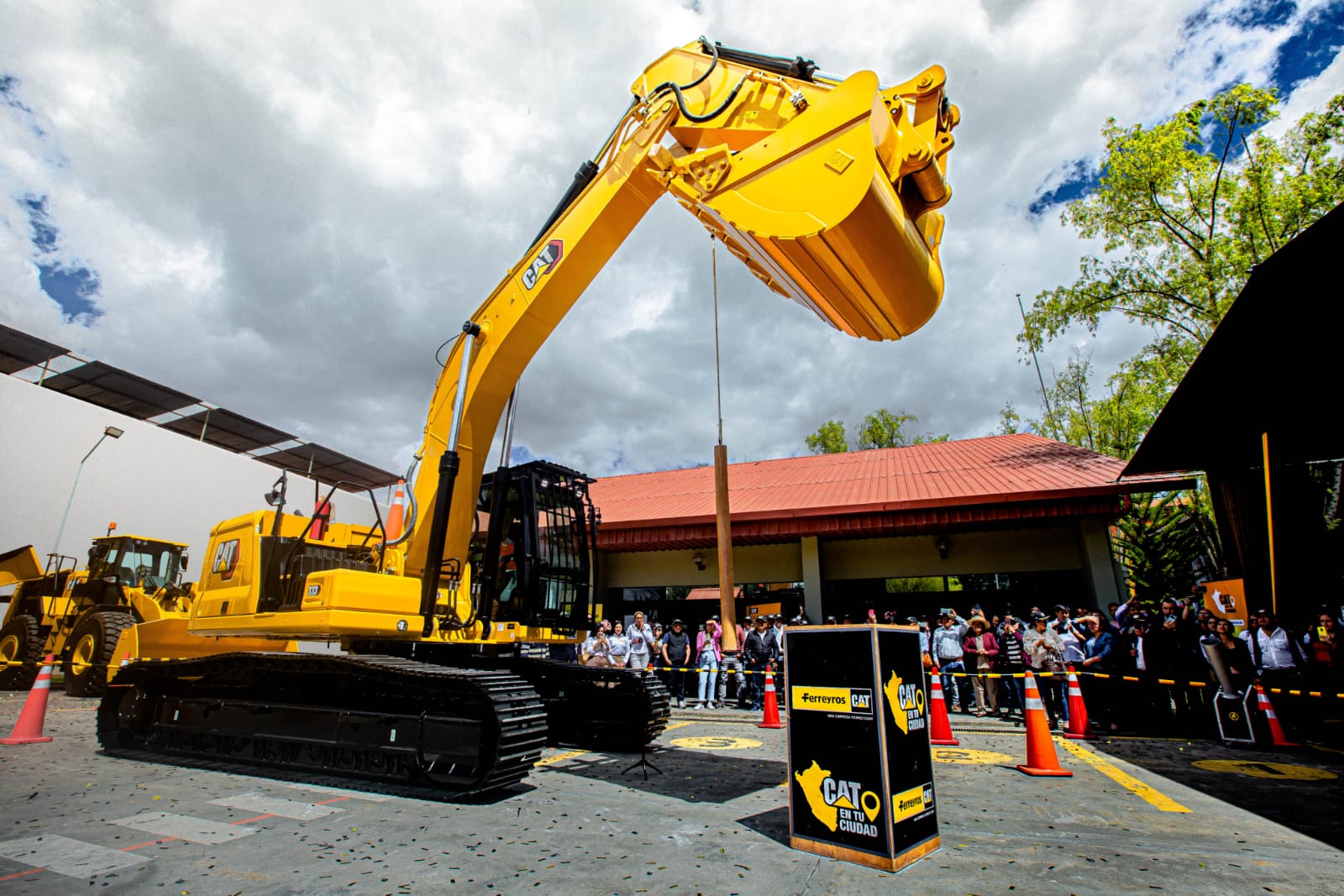 Ferreyros lanzó la excavadora Cat 333 con la mayor capacidad de carga ...