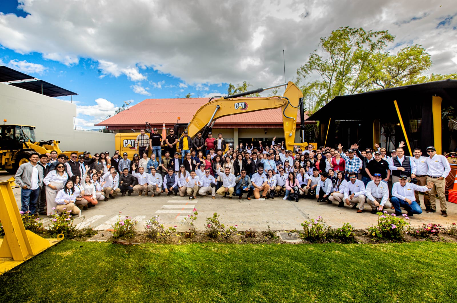 Ferreyros lanzó la excavadora Cat 333 con la mayor capacidad de carga ...